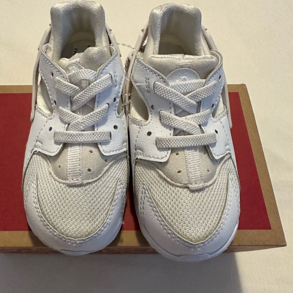Nike | Shoes | Nike Huaraches White 7c | Poshmark